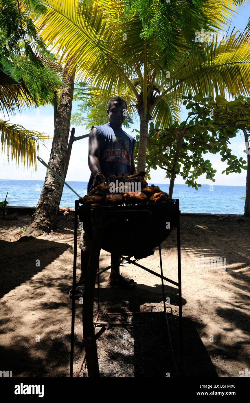 Man in shade palm tree hi-res stock photography and images - Alamy