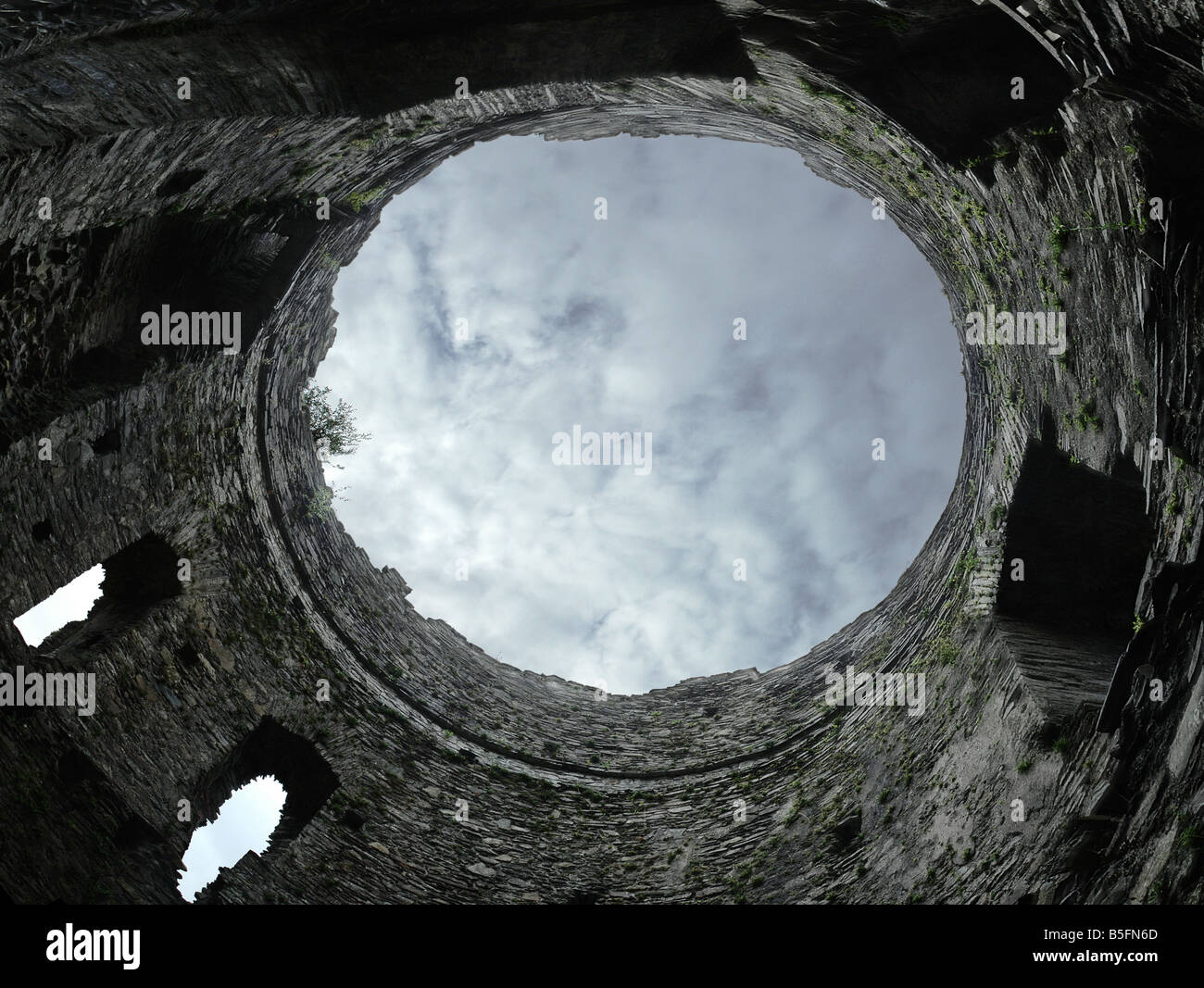 Derelict tower in llanberis snowdonia Stock Photo - Alamy