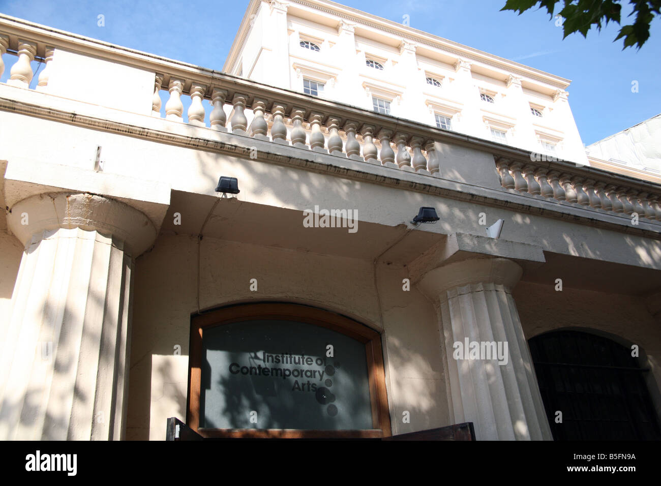 London institute of contemporary arts hi-res stock photography and ...