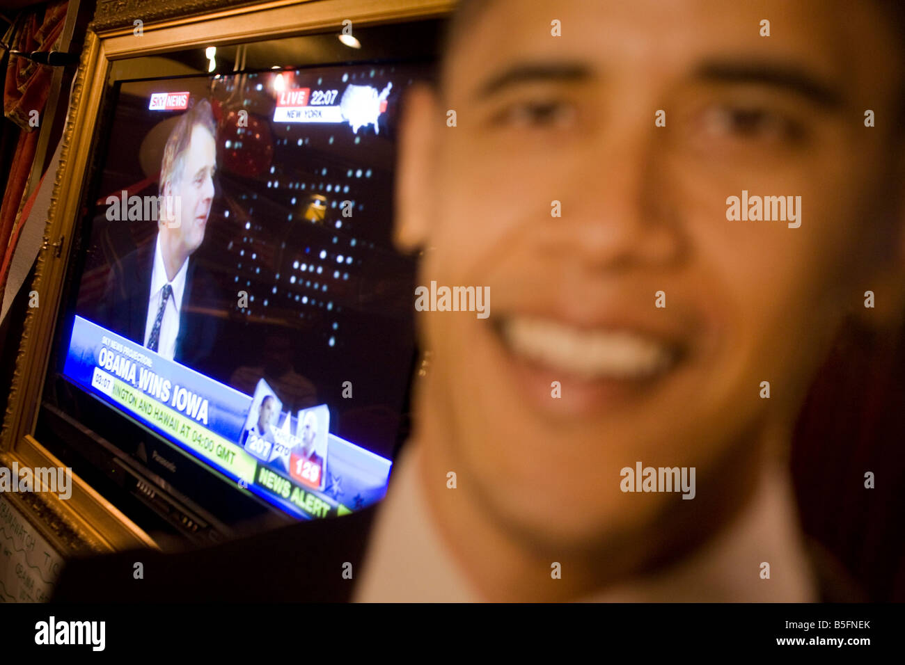 Obama face hi-res stock photography and images - Alamy