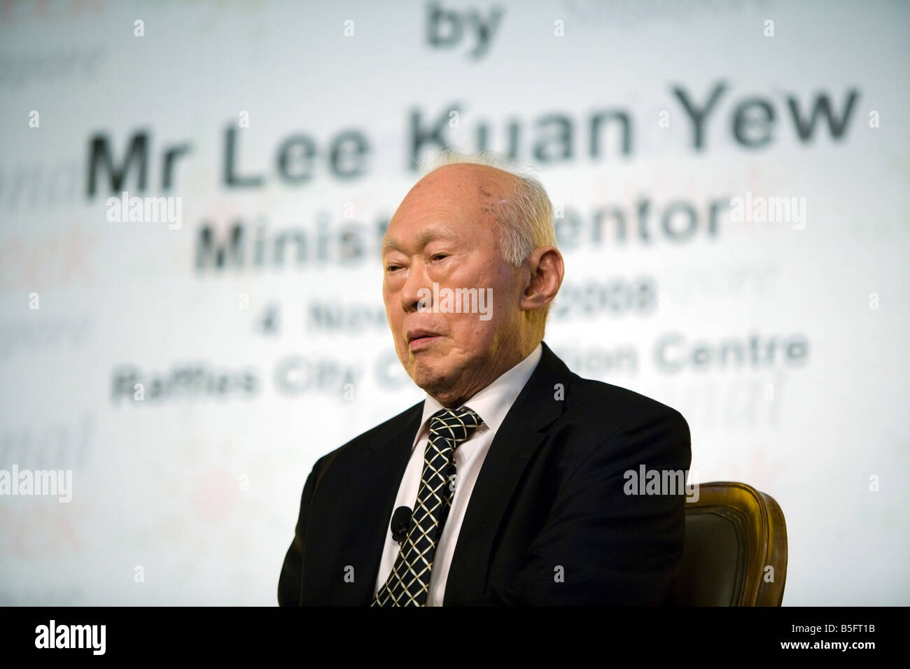Singapores former prime minister Lee Kuan Yew delivers the inaugural ...