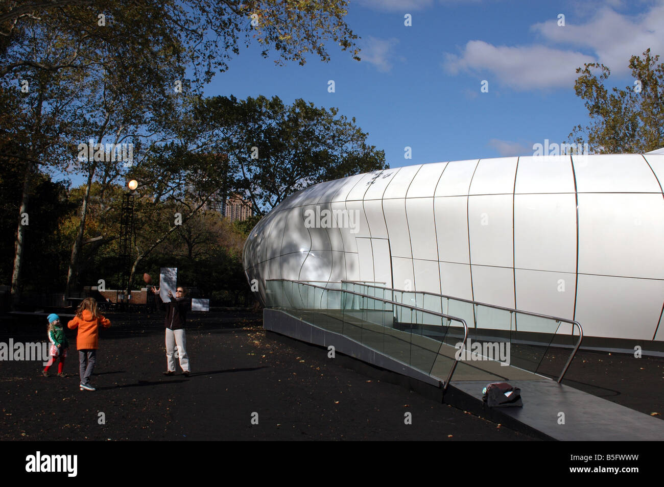 Chanel building hi-res stock photography and images - Alamy