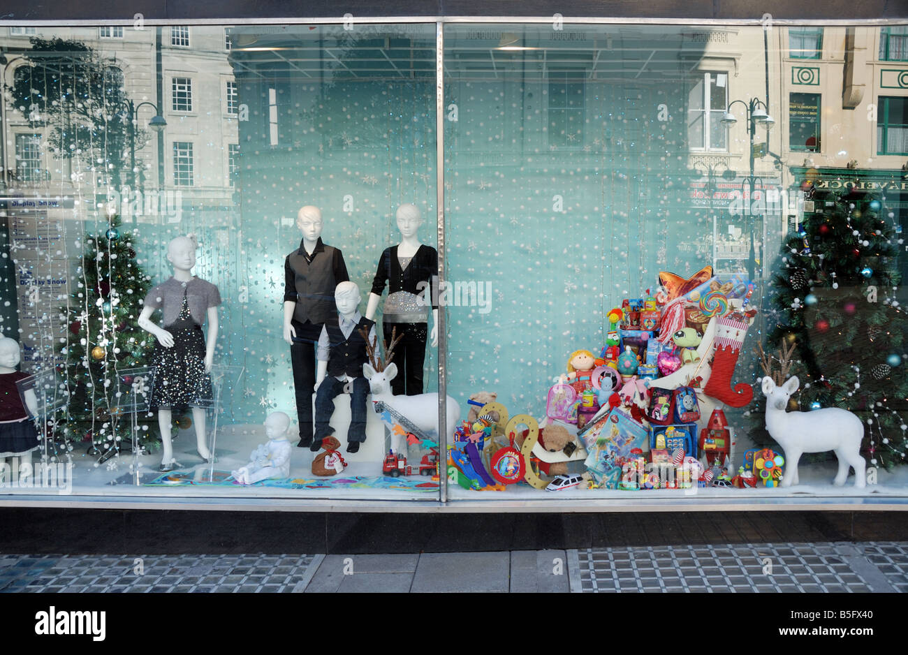 Department store window display hi-res stock photography and images - Alamy