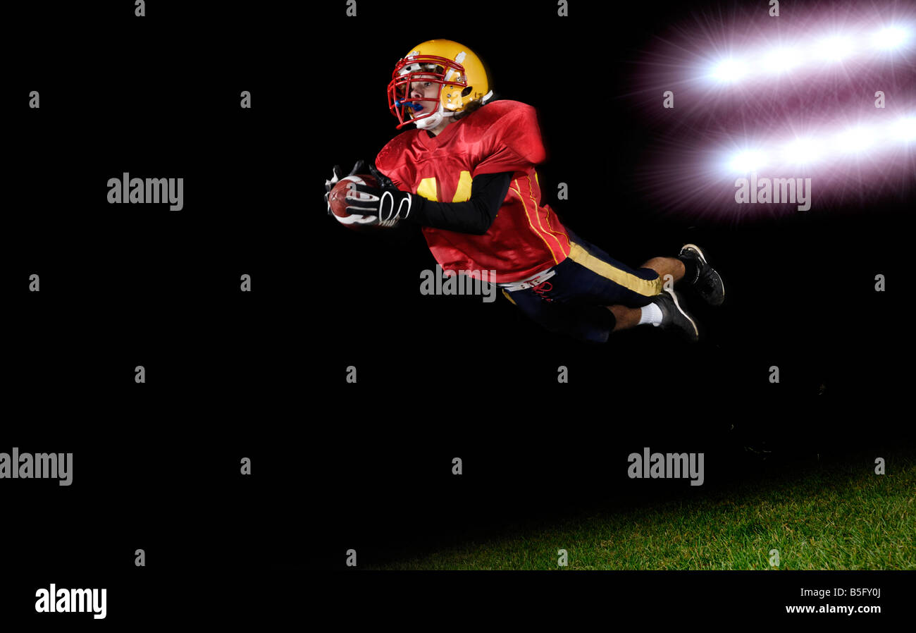One american football player catching hi-res stock photography and ...