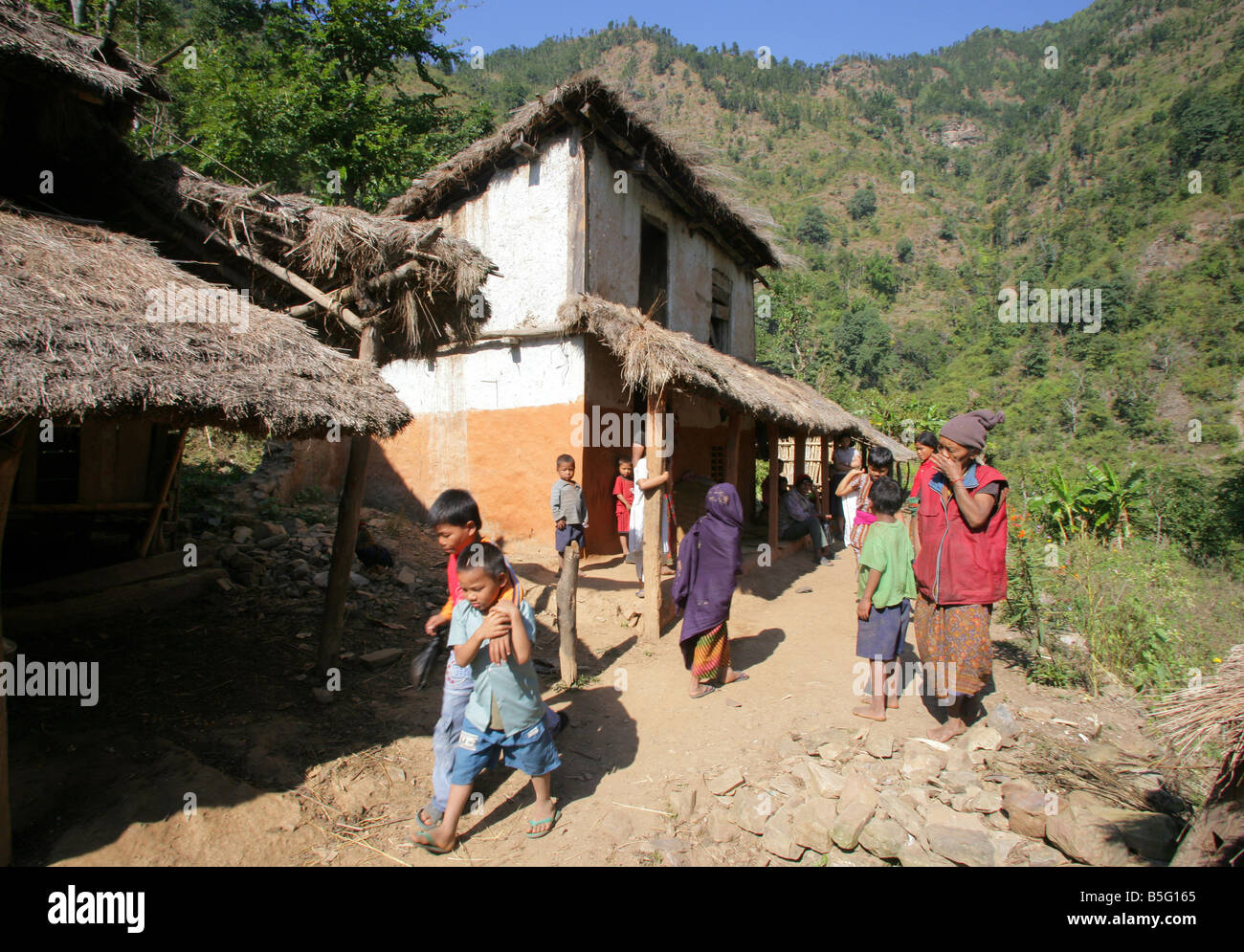 Nepal: village in the himalaya mountains Stock Photo - Alamy