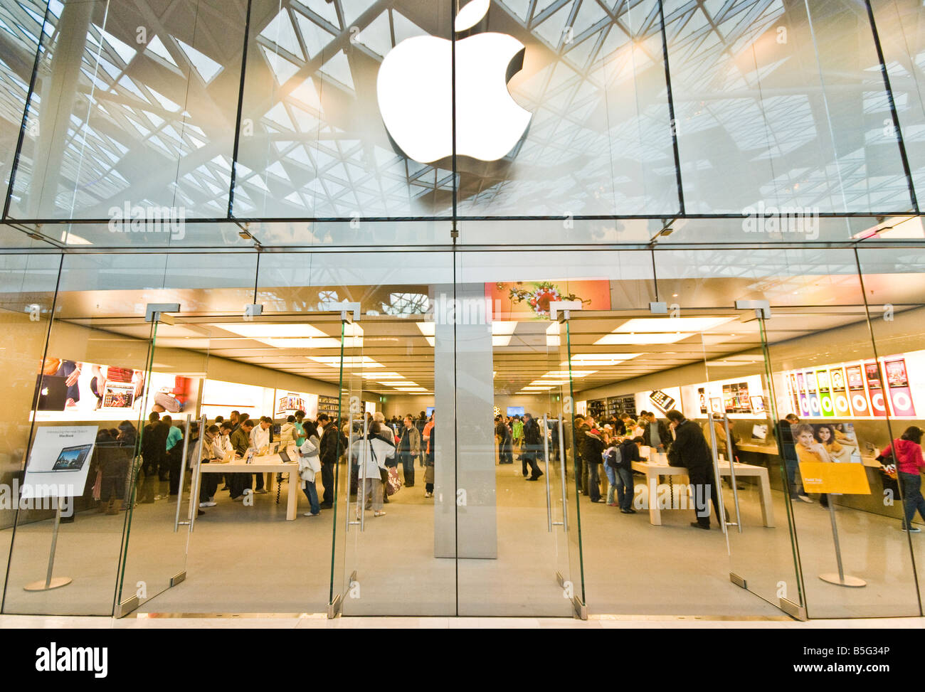 The Apple Store Stock Photo - Alamy