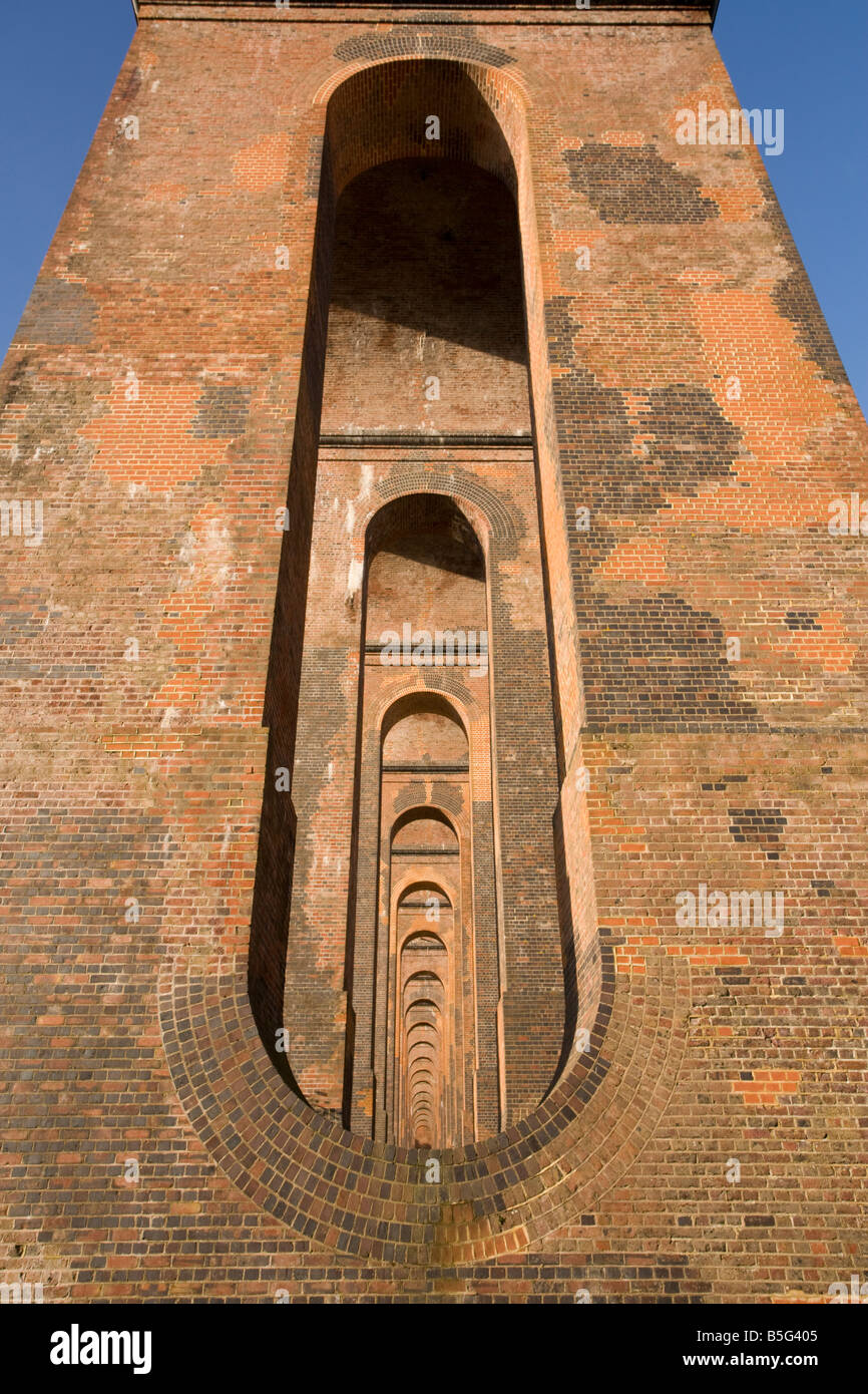 Viaduct span bridge arches hi-res stock photography and images - Alamy