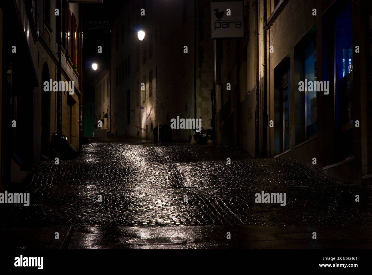City street night dark lonely hi-res stock photography and images - Alamy