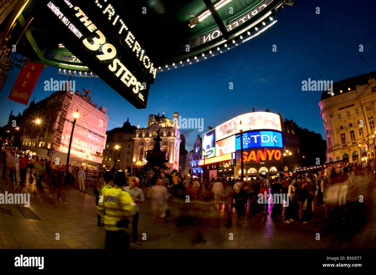 Piccadilly circus at night hi-res stock photography and images - Alamy