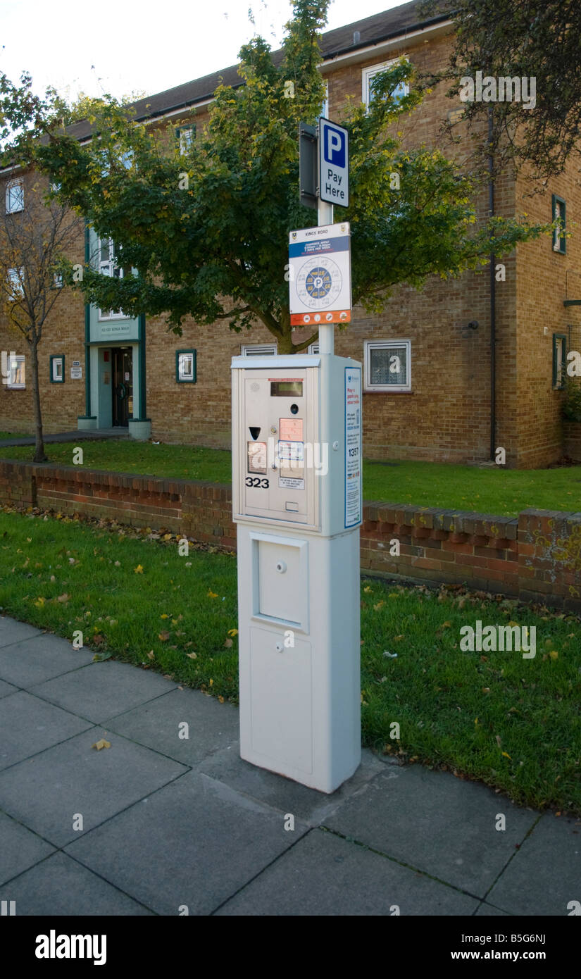 Parking meter on side of pavement Stock Photo - Alamy