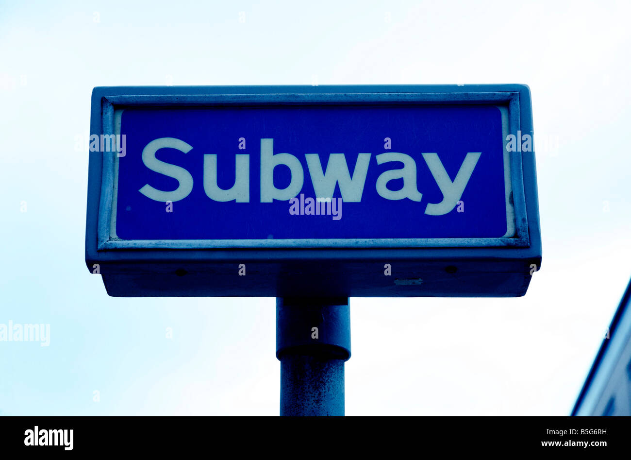 Walkway road sign hi-res stock photography and images - Alamy