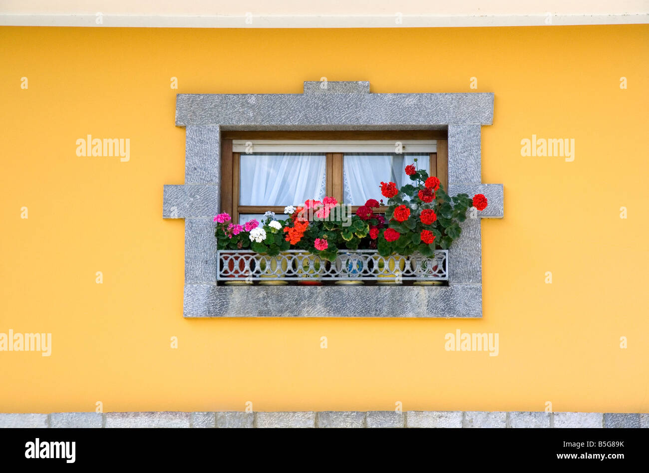 Spanish house window hi-res stock photography and images - Alamy