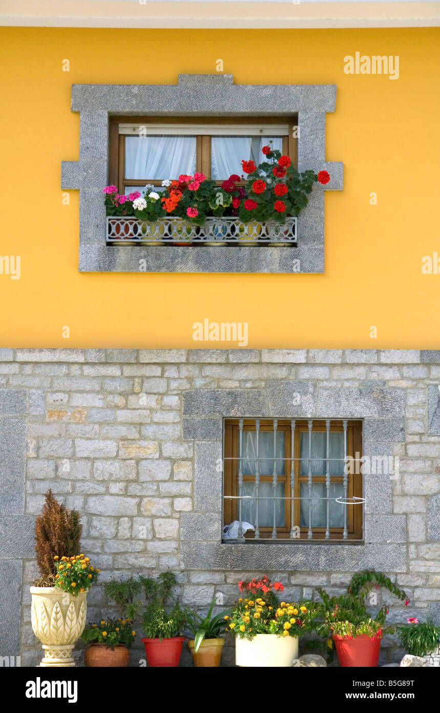 Spanish window box hi-res stock photography and images - Alamy