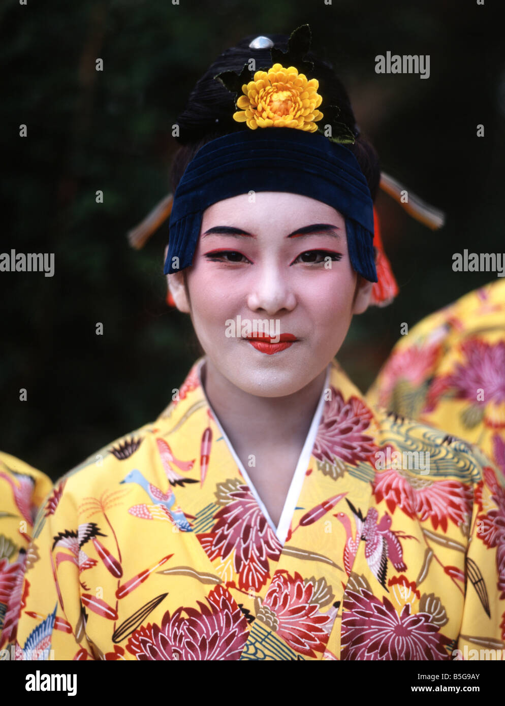 Okinawan girl in traditional ryukyu hi-res stock photography and images ...