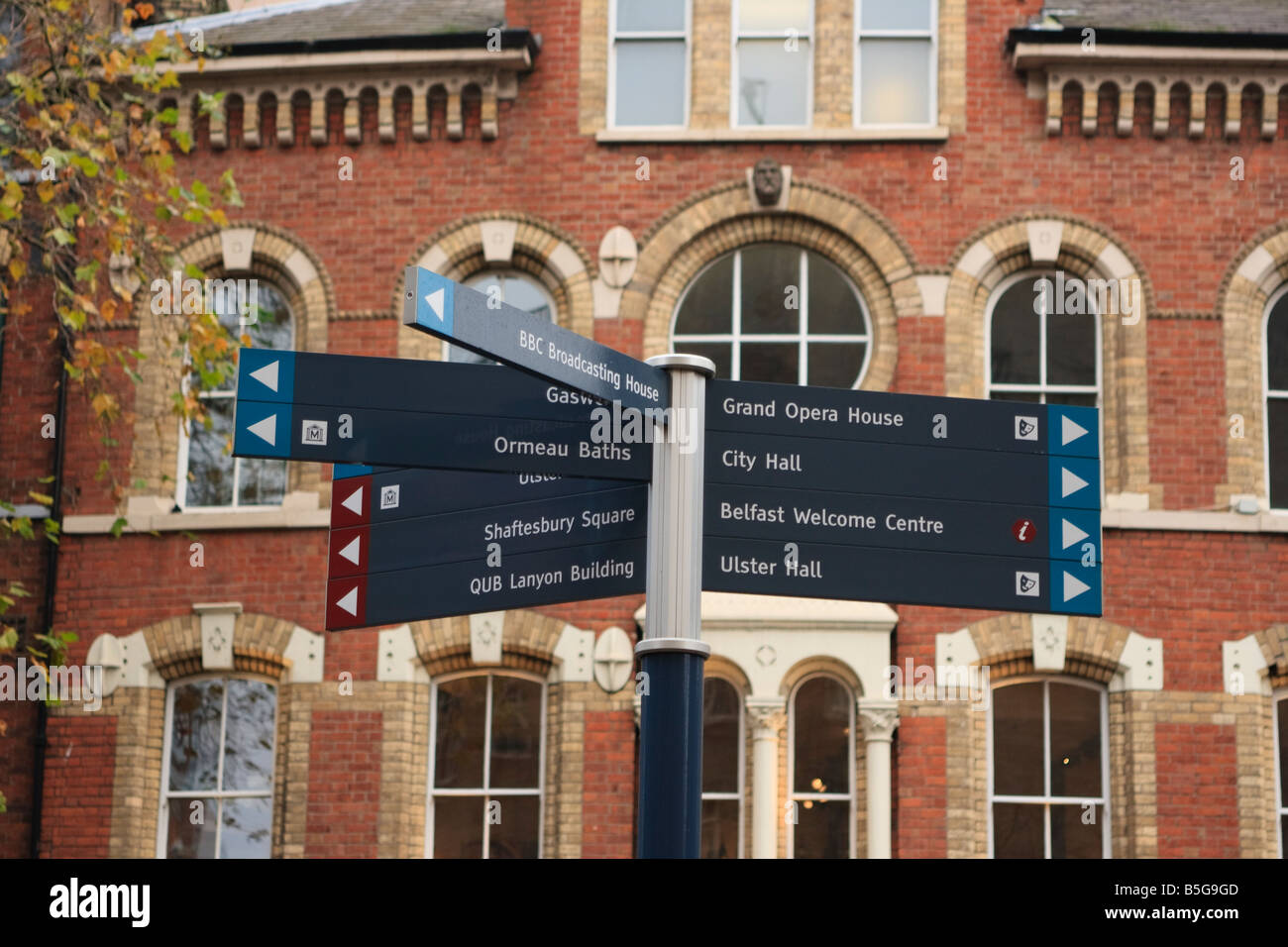 Street sign multiple destinations hi-res stock photography and images ...