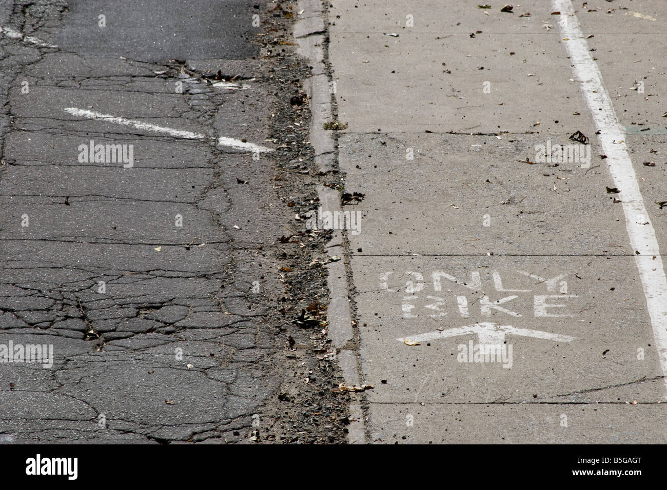 Bike bikelane hi-res stock photography and images - Alamy