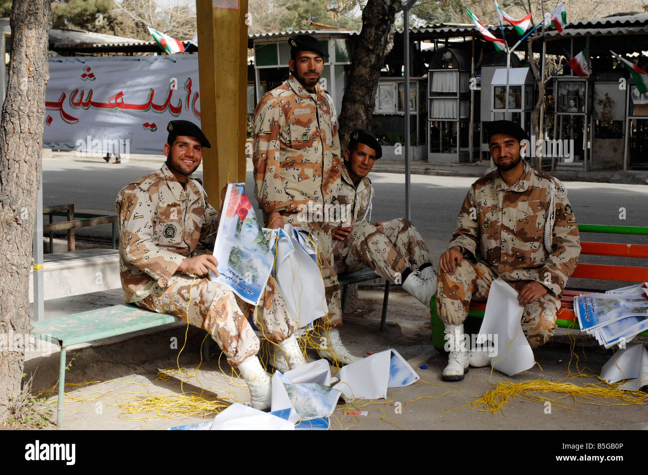 Iranian soldiers hi-res stock photography and images - Alamy