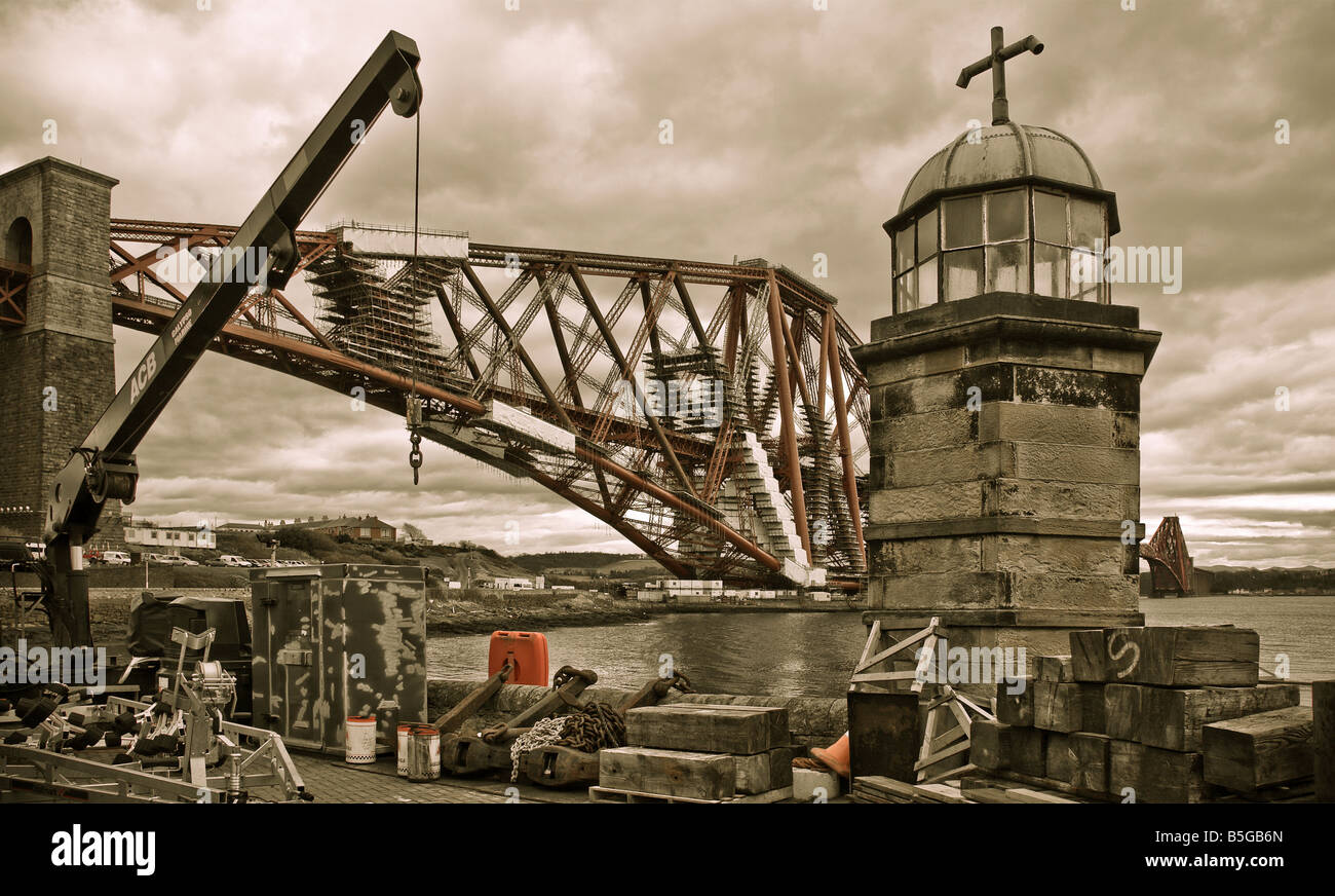 Lighthouse with Forth Rail Bridge in background from North Queensferry Stock Photo - Alamy