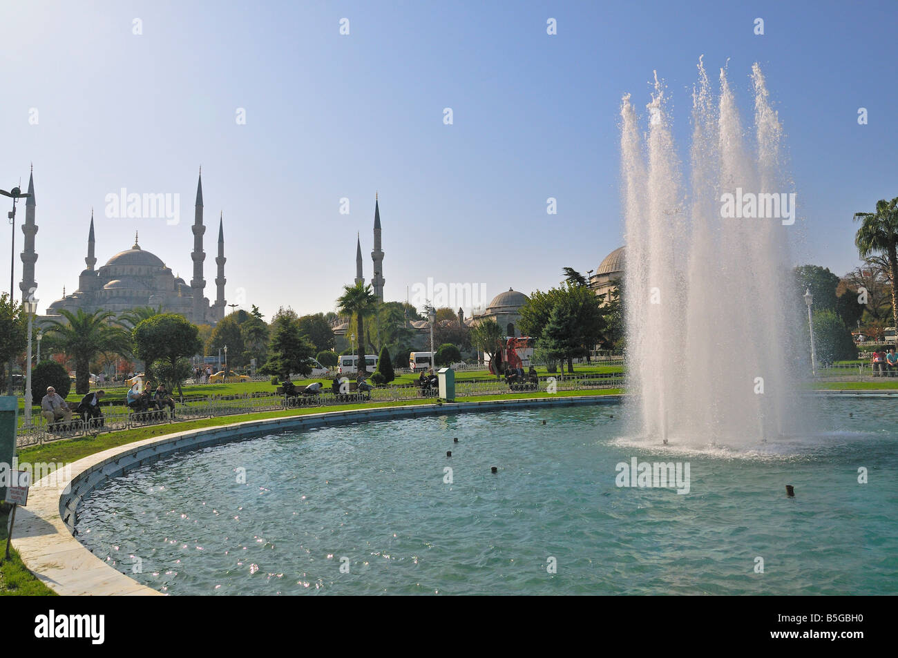 Blue mosque fountain landmarks istanbul hi-res stock photography and ...