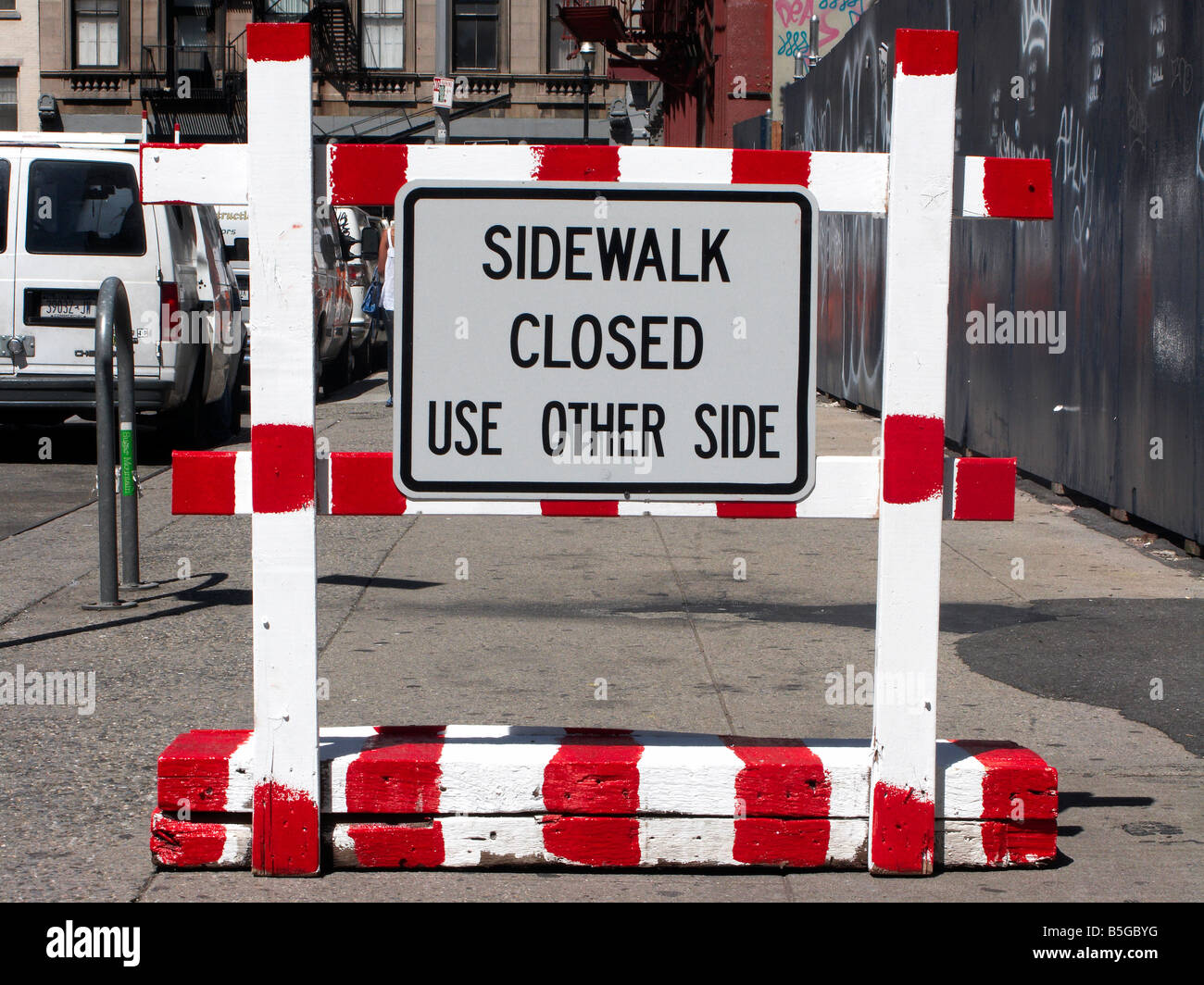 Reroute sign hi-res stock photography and images - Alamy