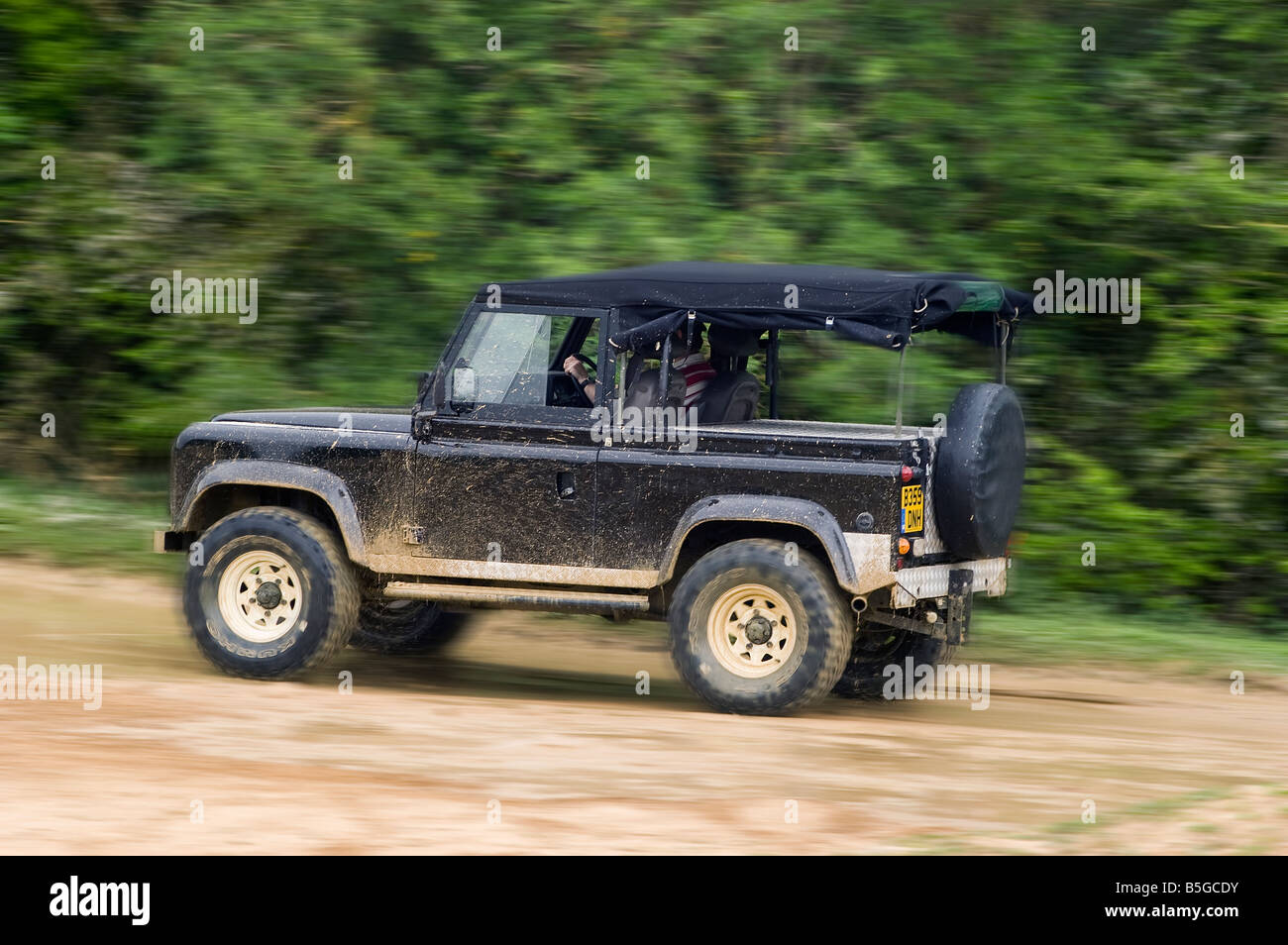 Land rover defender off road hi-res stock photography and images - Alamy