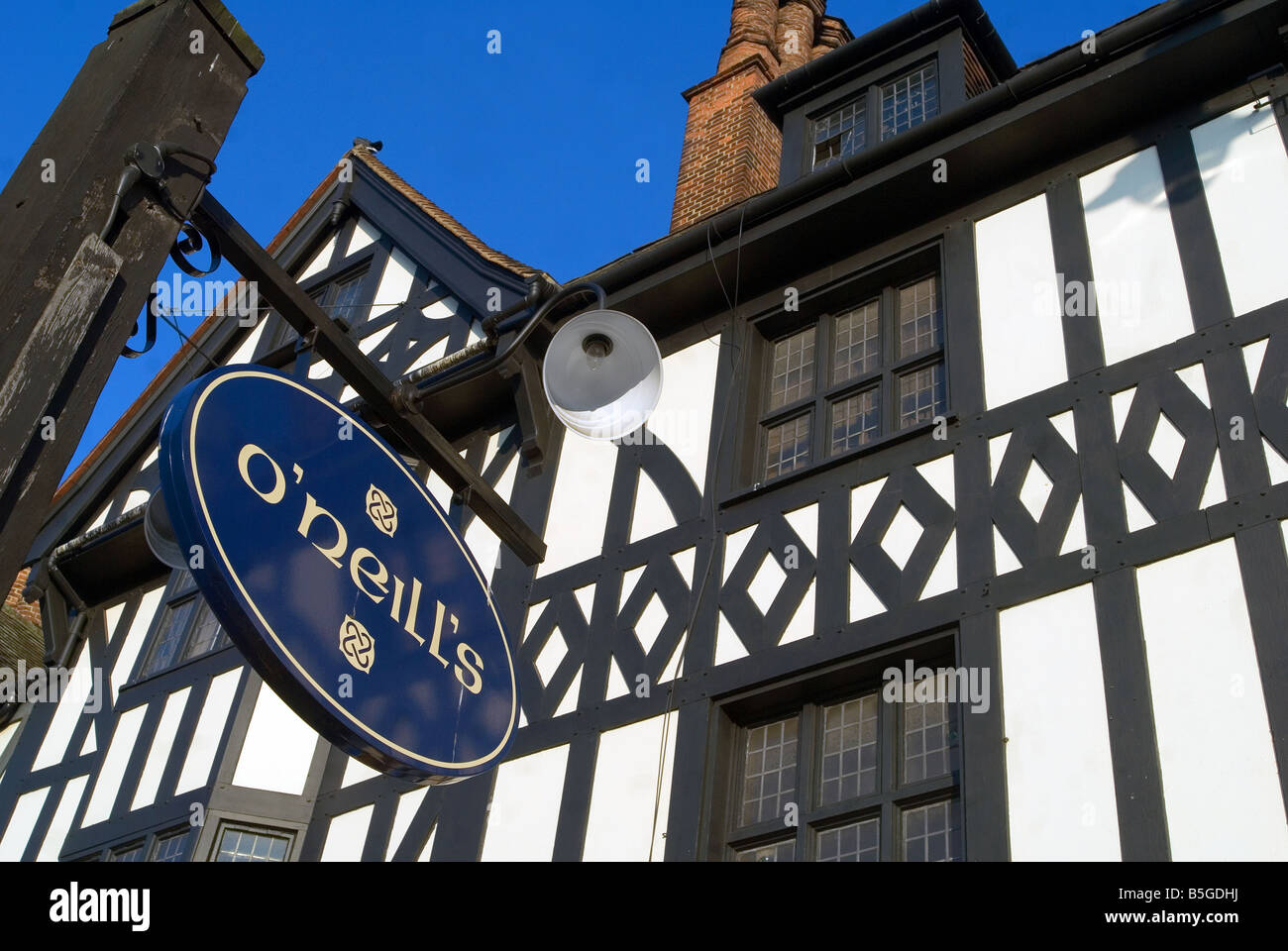 Traditional public house hi-res stock photography and images - Alamy