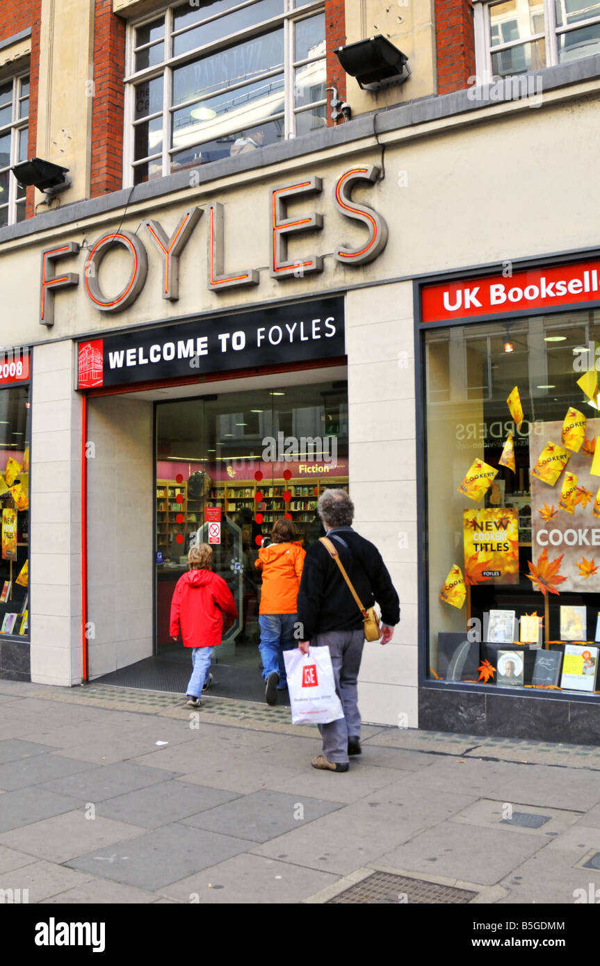 Bookshop exterior hi-res stock photography and images - Alamy