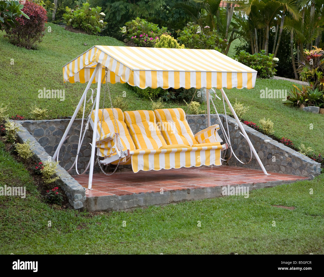Rocking chair garden hi-res stock photography and images - Alamy