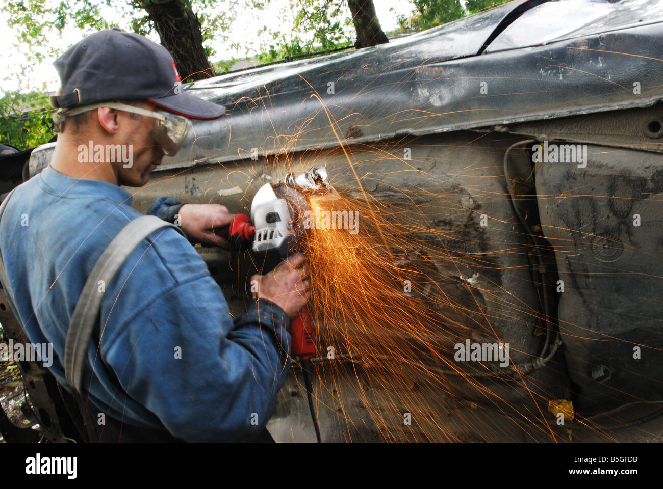 worker,working-class hand, working-class hands, workman, works,mechanic ...