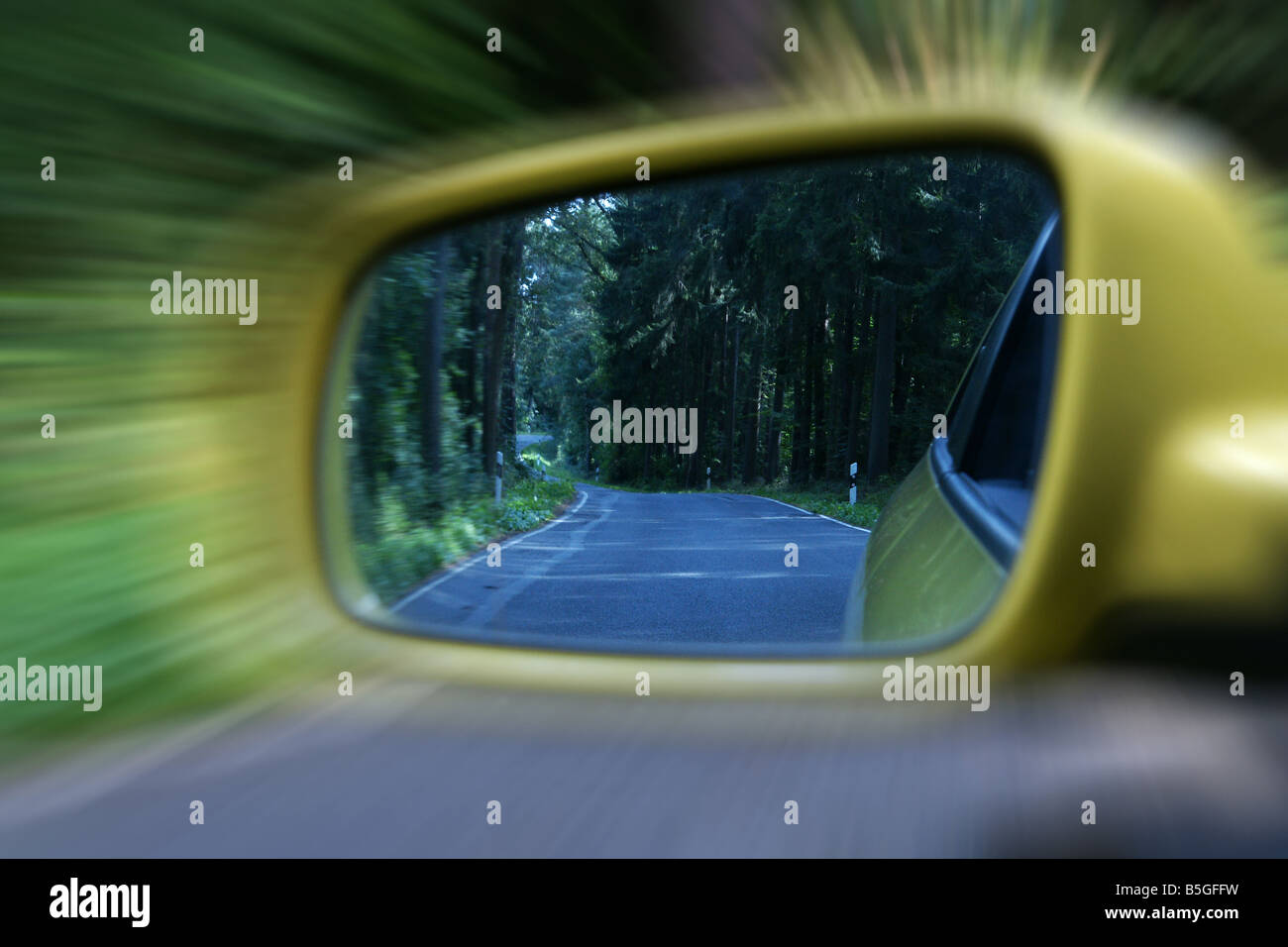 Car with zoom effect hi-res stock photography and images - Alamy