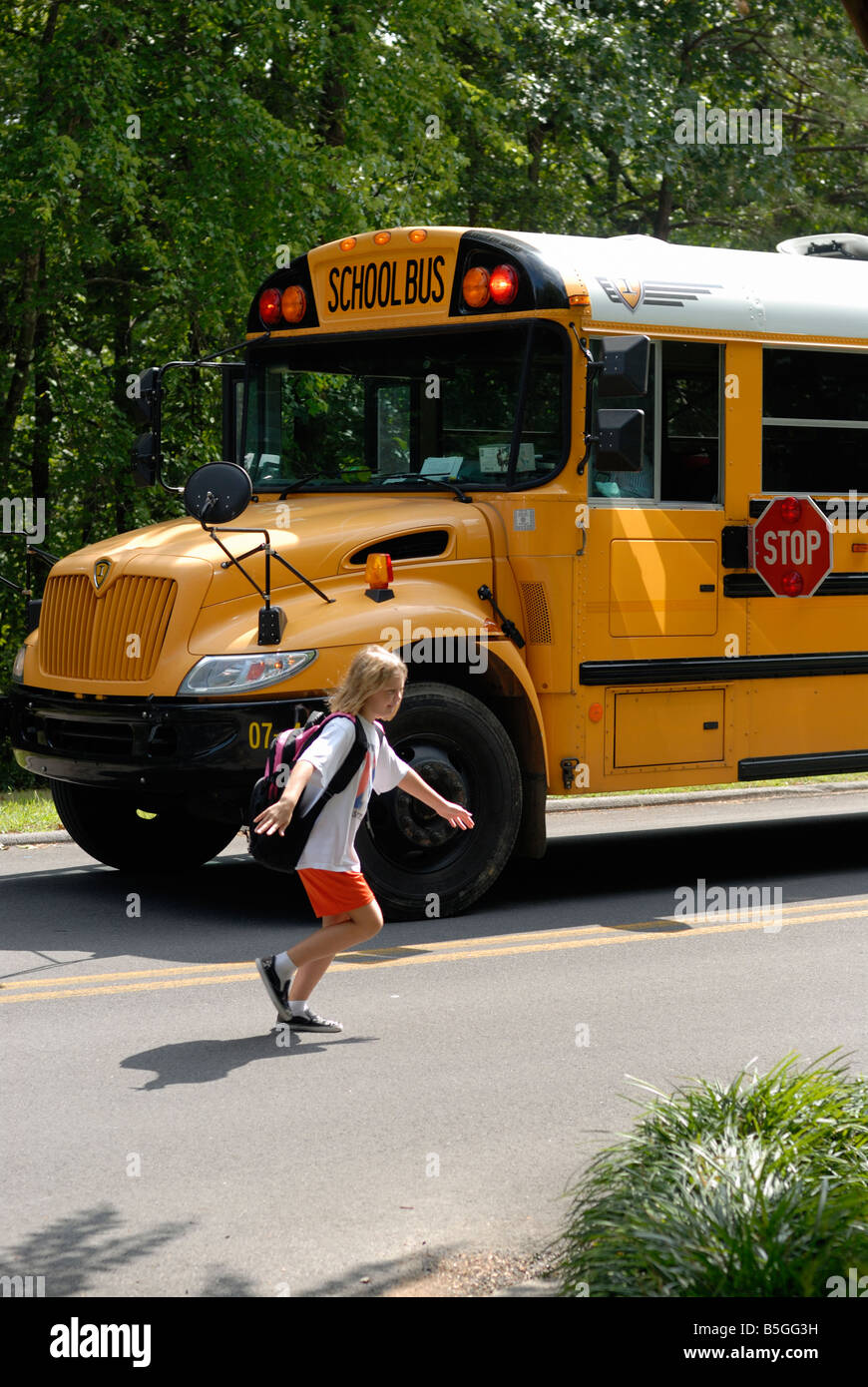 The afternoon school bus dropping off a student Stock Photo - Alamy
