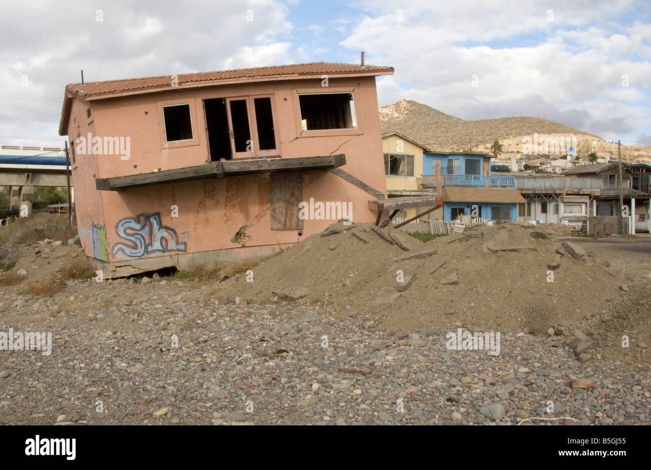 Tipping over house hi-res stock photography and images - Alamy