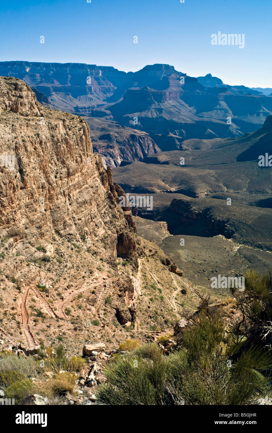 ARIZONA GRAND CANYON Dizzying view of the South Kaibab Trail as it ...
