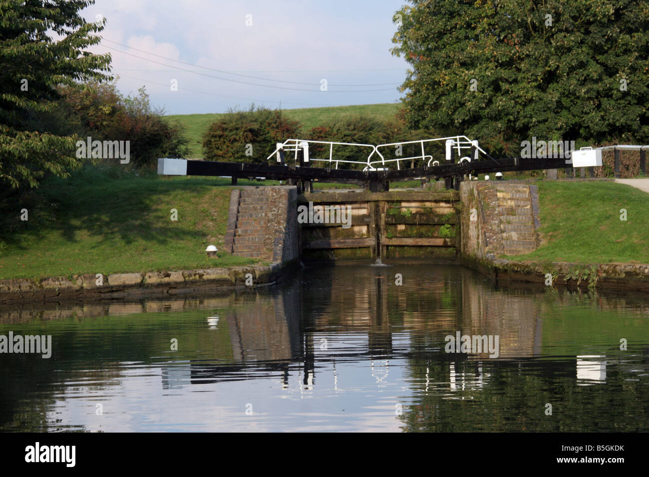 lock on the grand union canal Stock Photo - Alamy