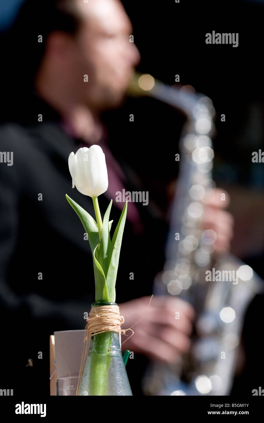 Saxophone profile hi-res stock photography and images - Alamy