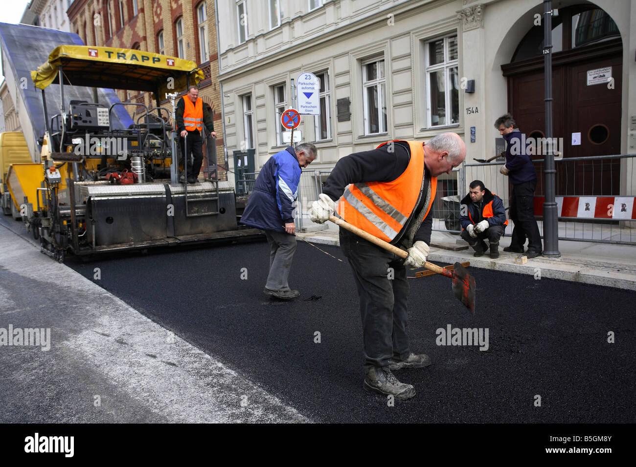 Bitumen coating hi-res stock photography and images - Alamy