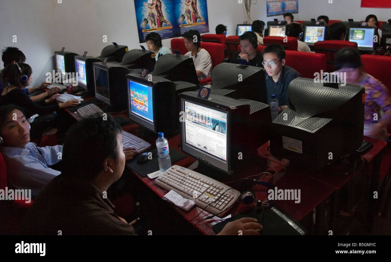 China internet cafe hi-res stock photography and images - Alamy