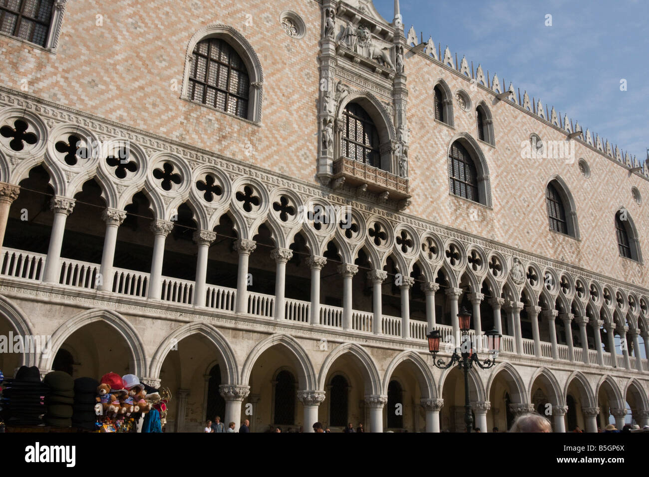 EU Venice Italy. Doges Palace arcade and columns Stock Photo - Alamy