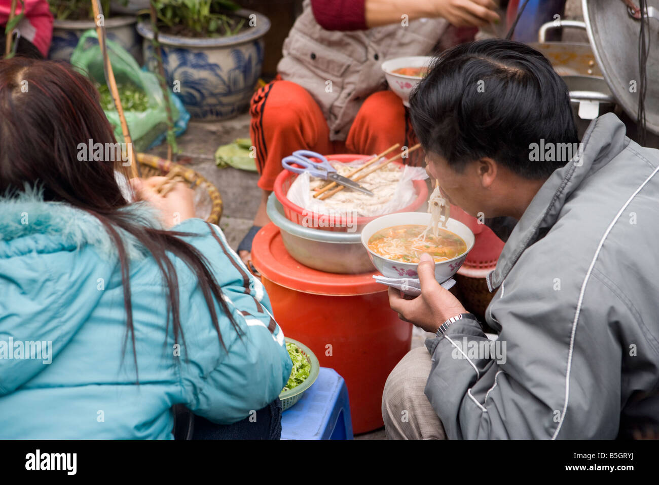 Street side food vendors Hanoi Vietnam Stock Photo - Alamy