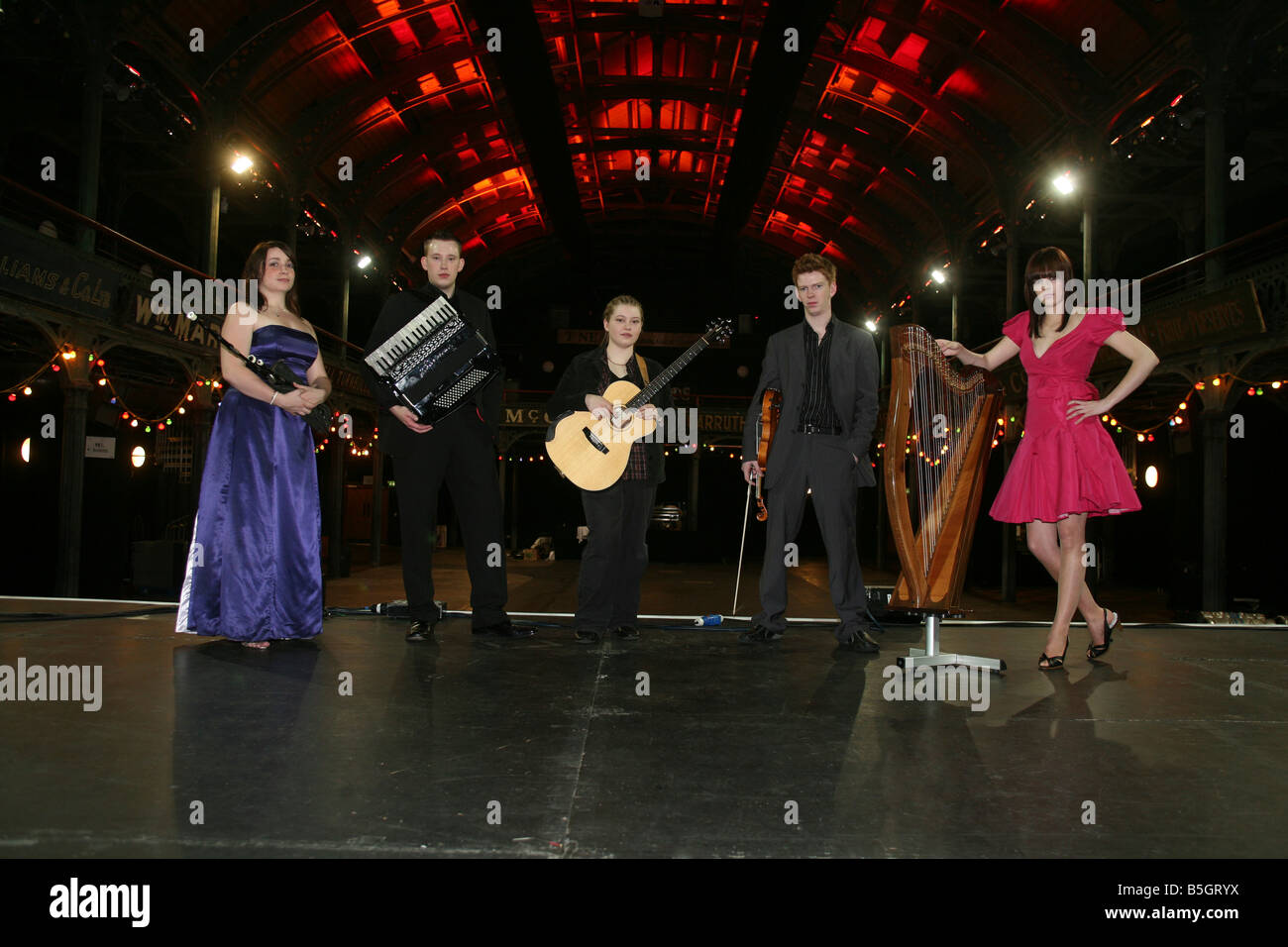 Trad folk hi-res stock photography and images - Alamy