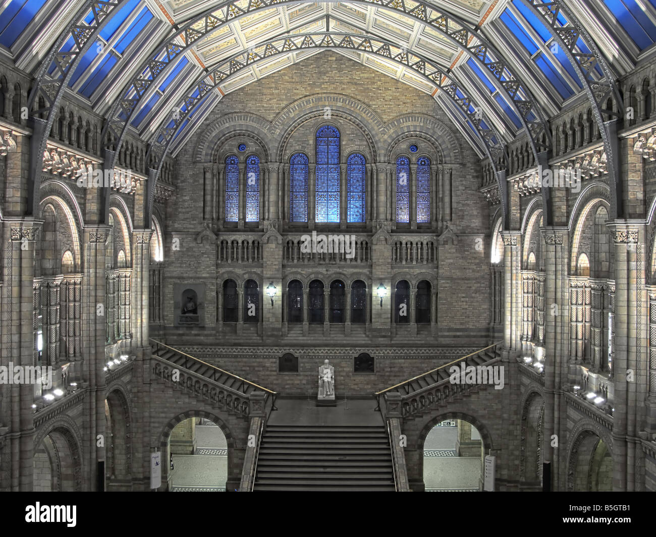 Natural history museum main hall hi-res stock photography and images ...
