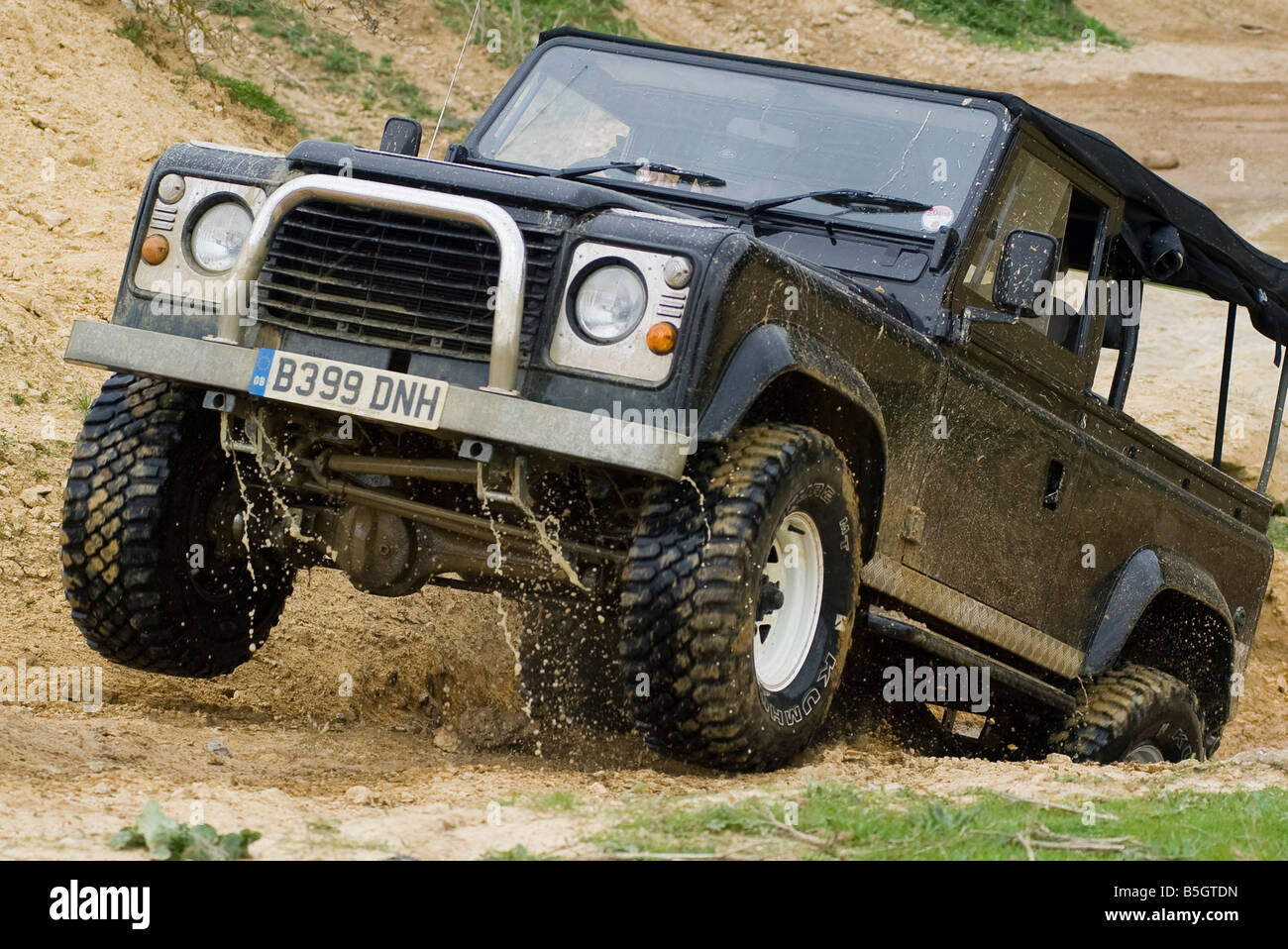 Land rover defender off road hi-res stock photography and images - Alamy