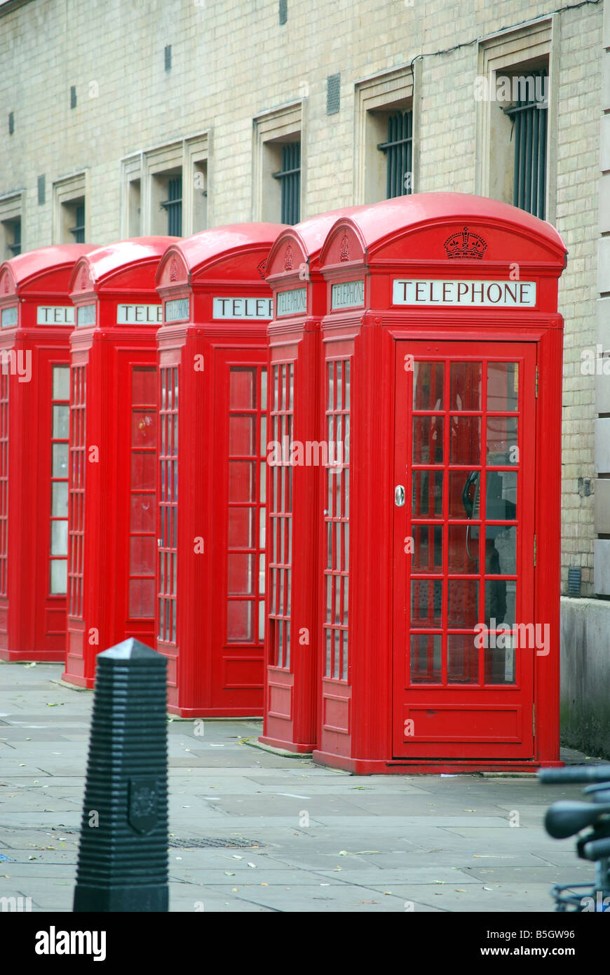 Black telephone boxes hi-res stock photography and images - Alamy