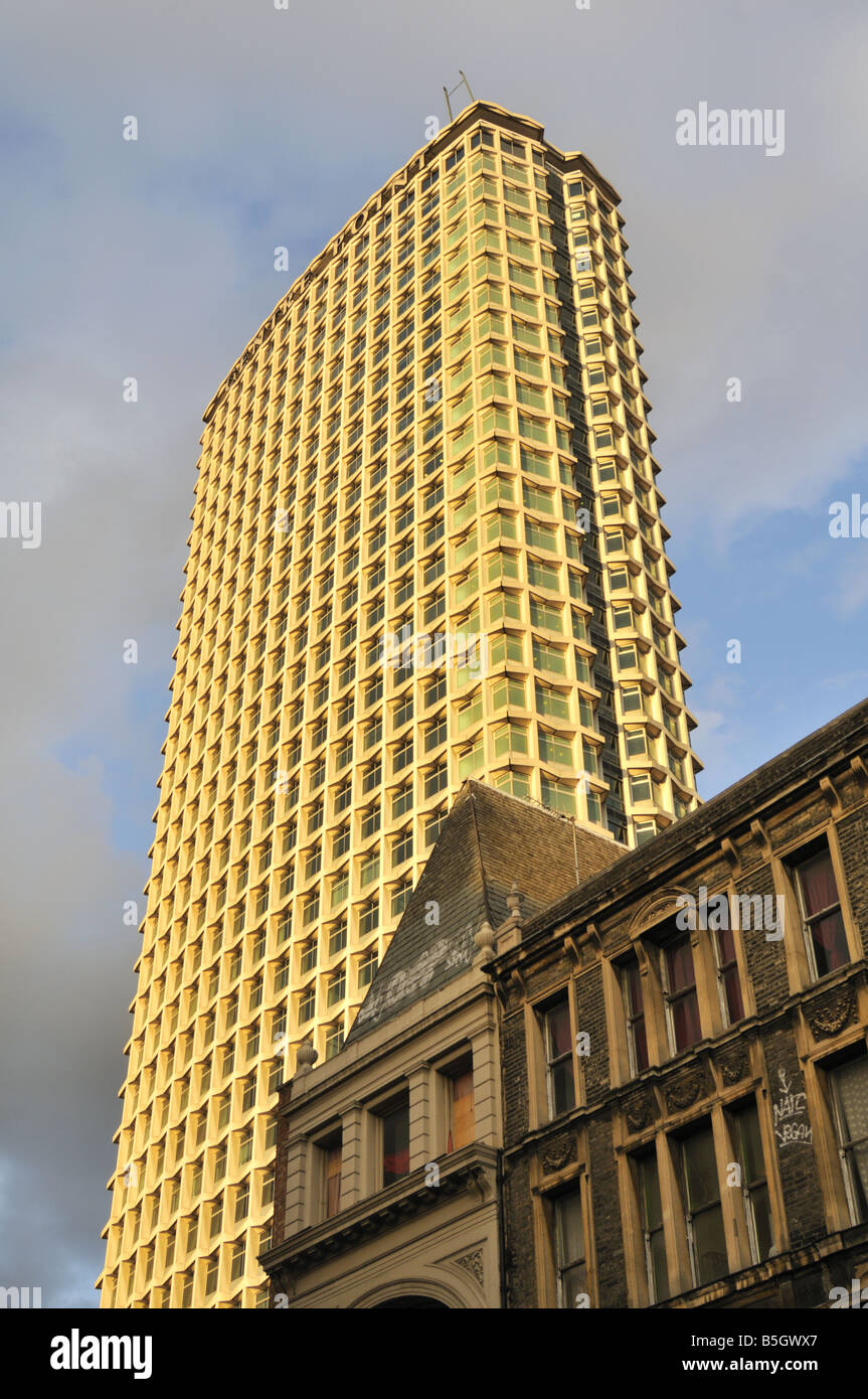 Point building hi-res stock photography and images - Alamy