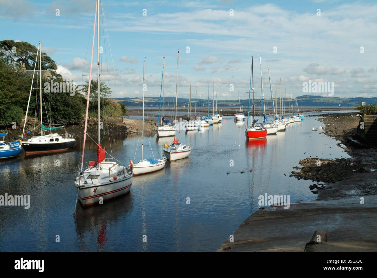 River almond walkway hi-res stock photography and images - Alamy