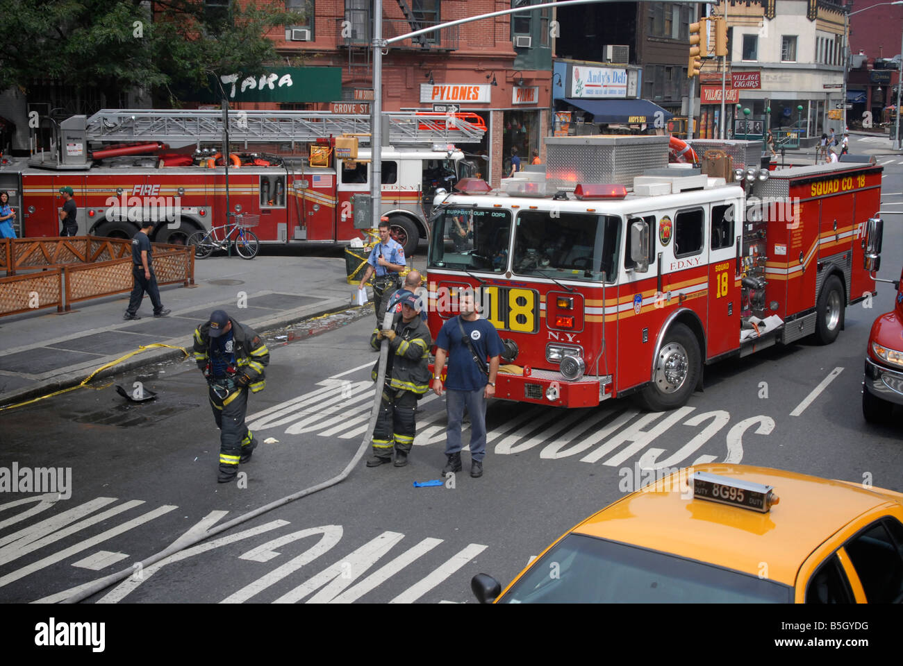 Nyfd engine hi-res stock photography and images - Alamy