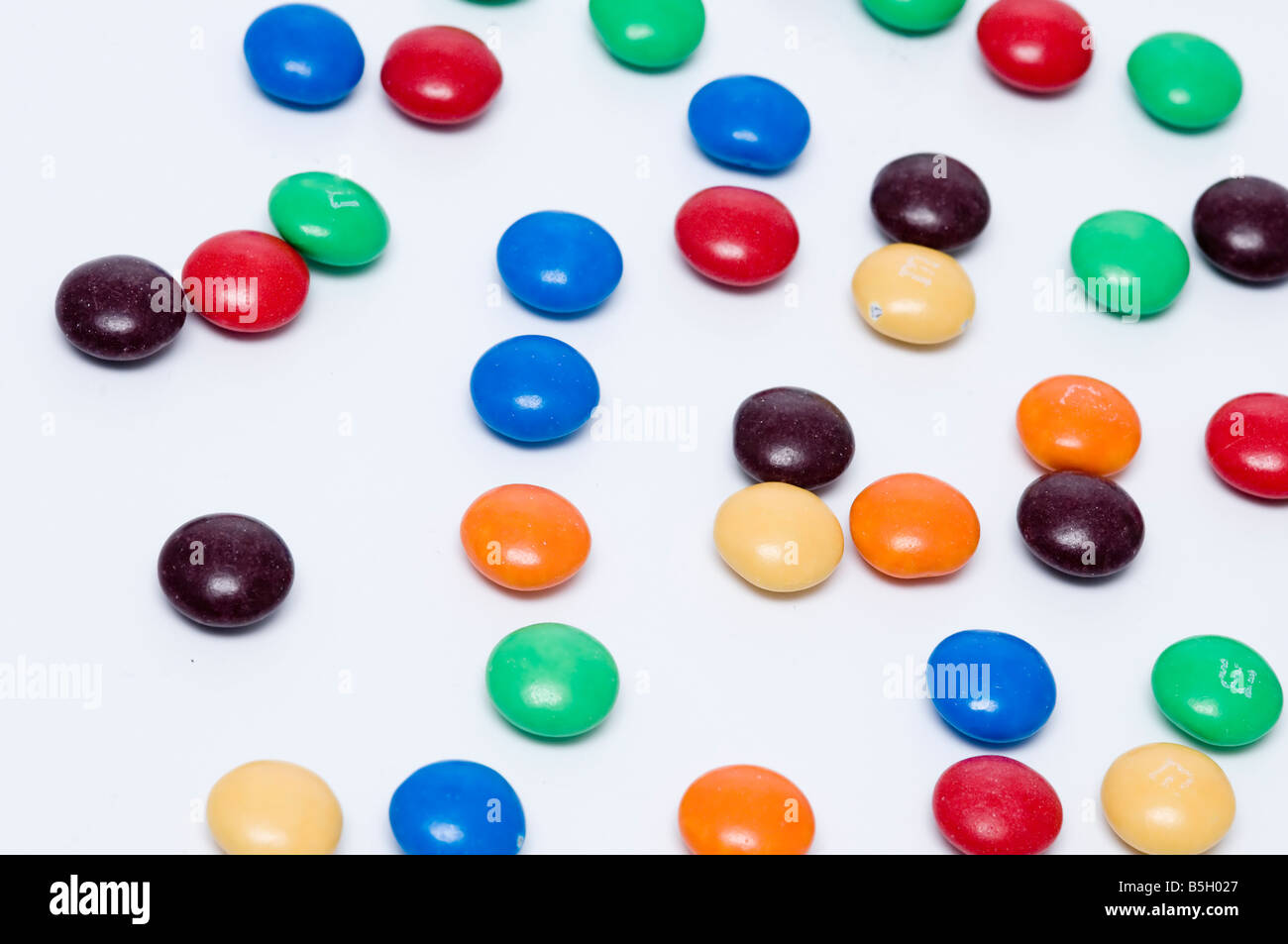 Delicious white chocolate sweets hi-res stock photography and images ...