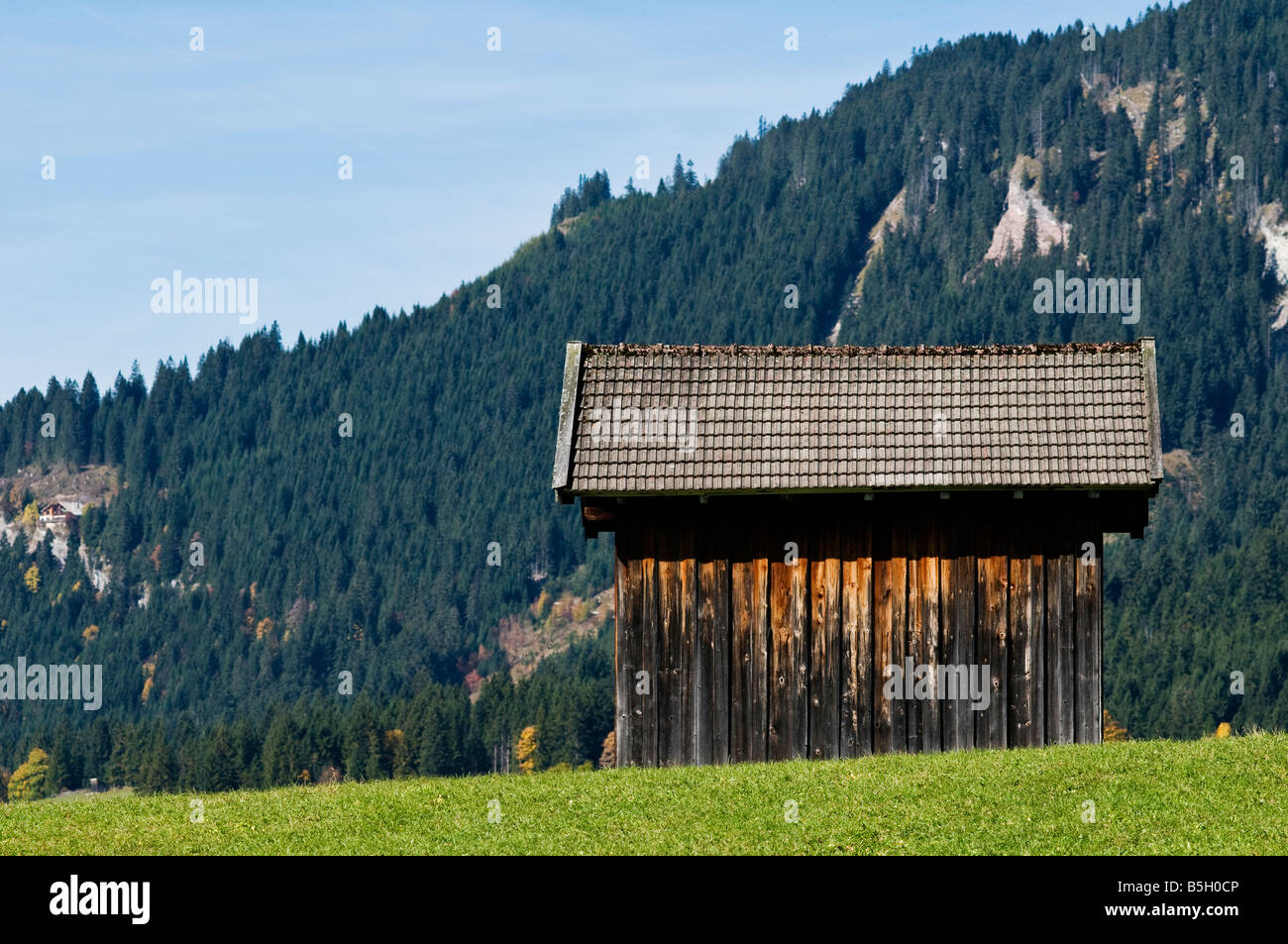 Small Wooden Barn High Resolution Stock Photography and Images - Alamy