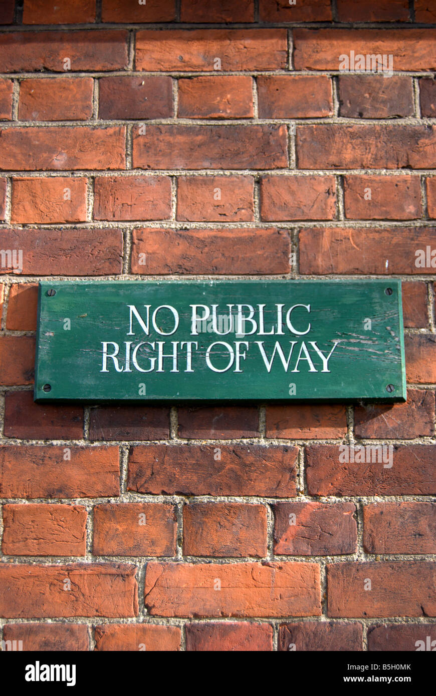 Right of way sign hi-res stock photography and images - Alamy