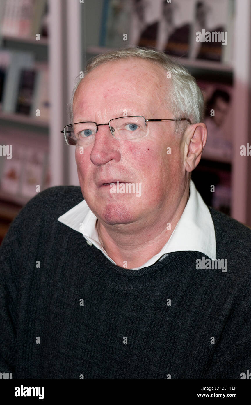 Robert Fisk author and correspondent at the Cheltenham Literary ...